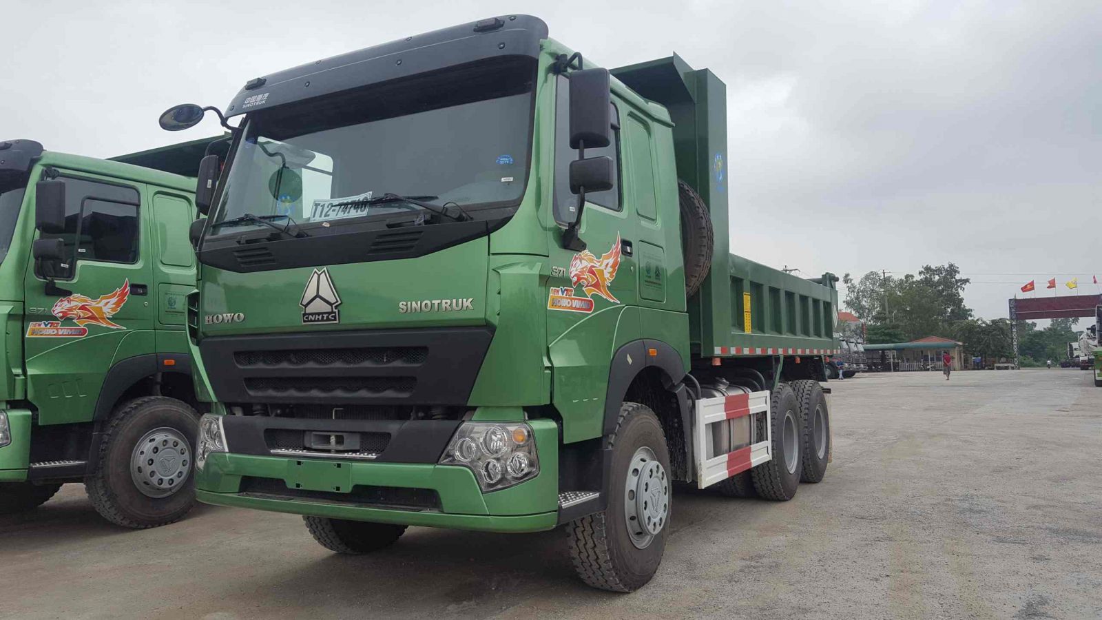 GIÁ Xe Ben Howo-Sinotruk 6x4 Mẫu Cabin HW76 Hoàn Toàn Mới